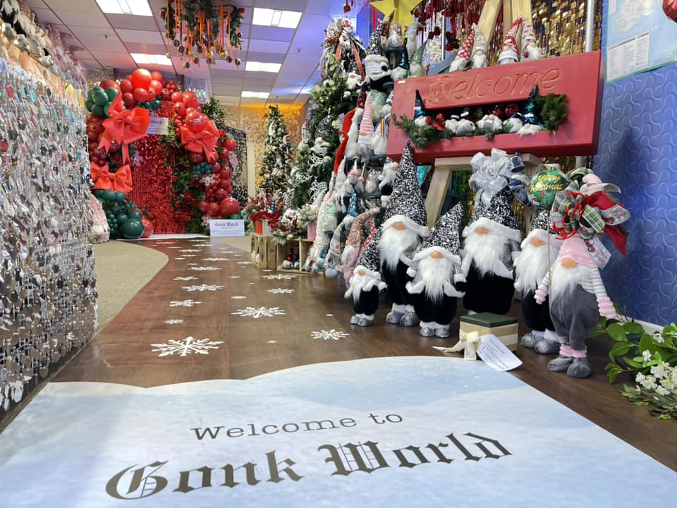 Gonk World – Four Seasons Shopping